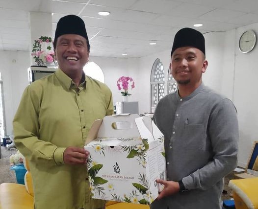 YIDE SERAHKAN SET KAIN KAFAN RIAYAH KEPADA MASJID JAMEK SULTAN IBRAHIM ...