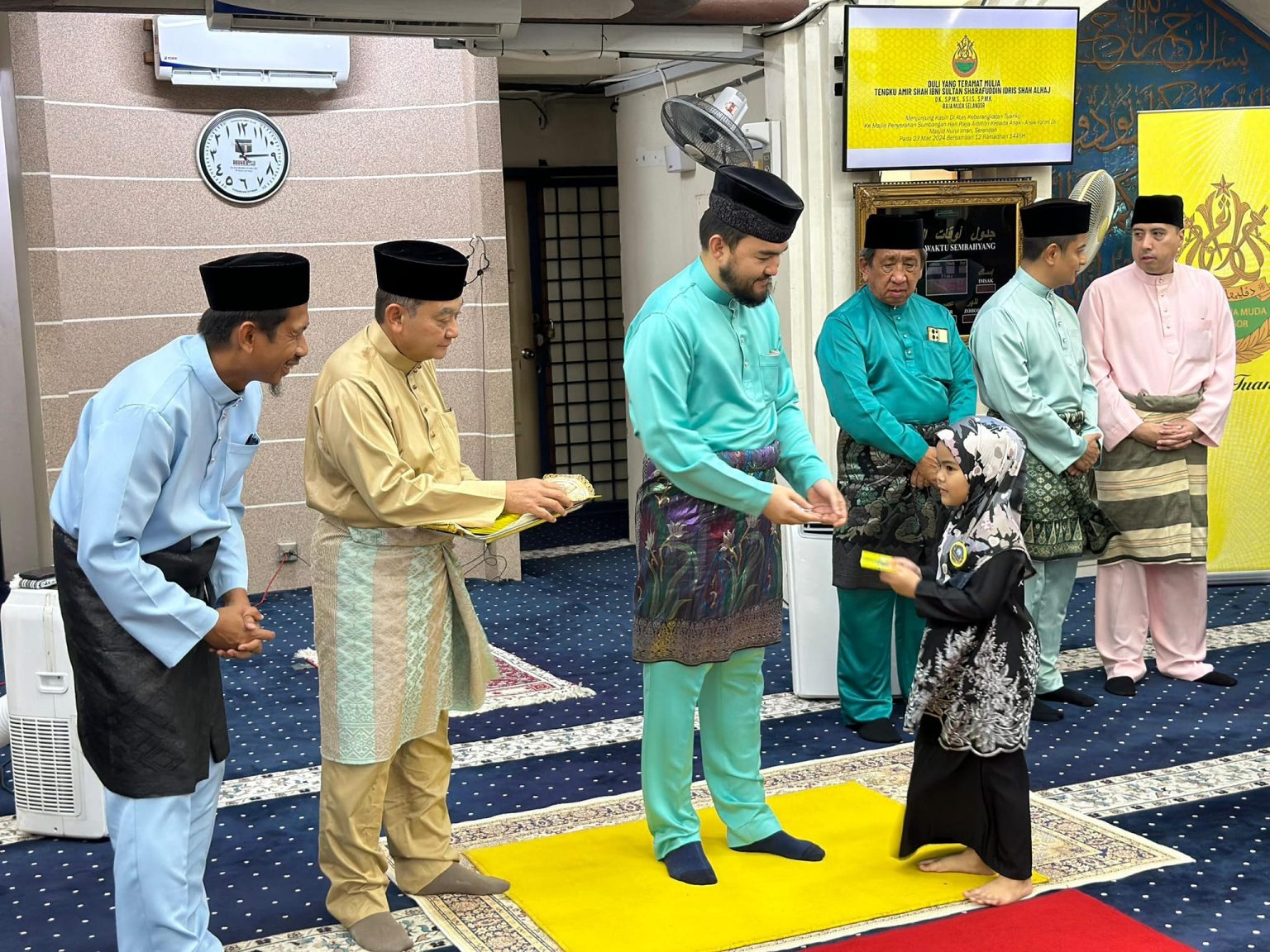 MAJLIS SUMBANGAN HARI RAYA KEPADA ANAK-ANAK YATIM BERSAMA D.Y.T.M. RAJA MUDA SELANGOR (DAERAH ...