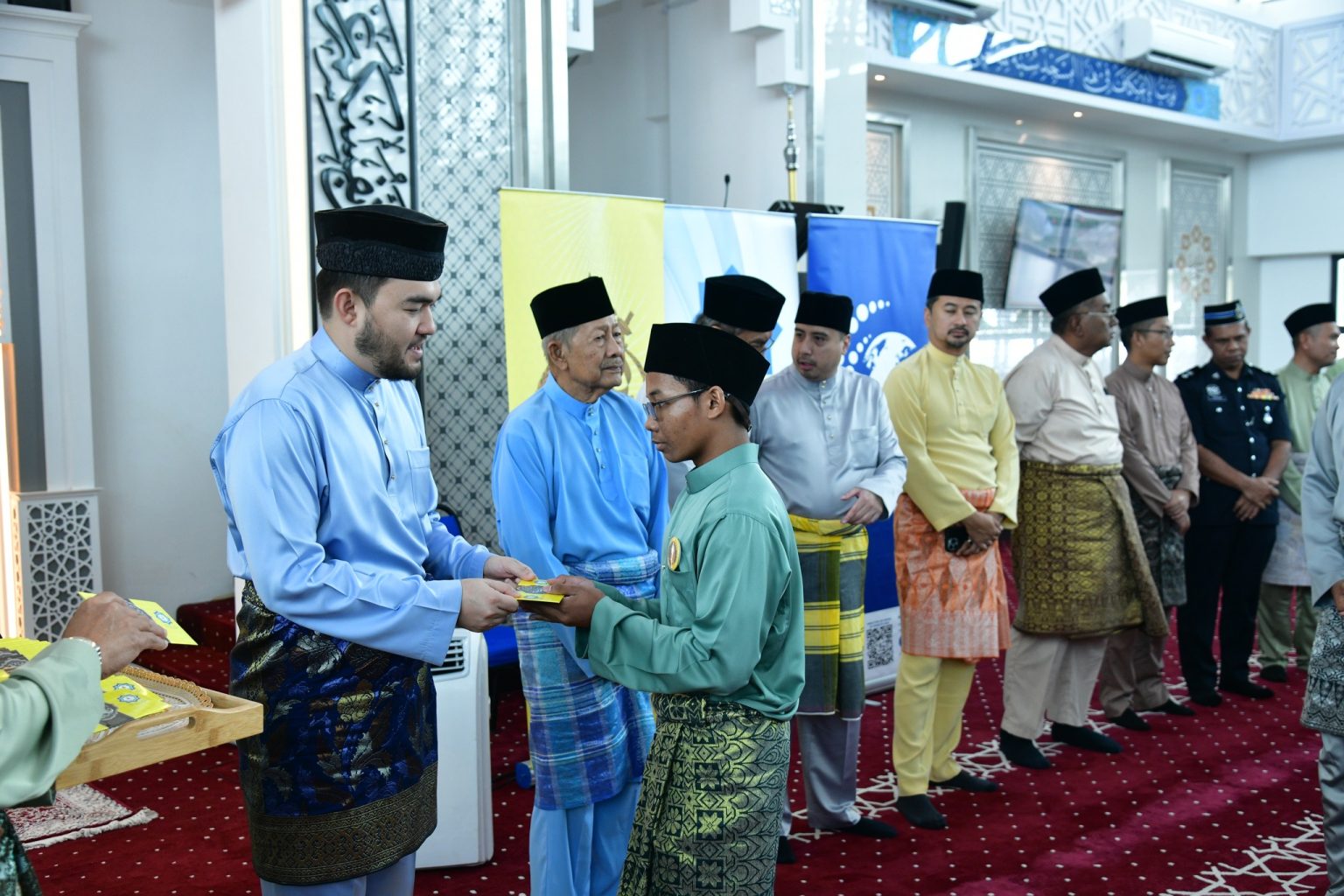 MAJLIS PENYERAHAN SUMBANGAN HARI RAYA KEPADA ANAK-ANAK YATIM DI DAERAH KUALA SELANGOR – YIDE